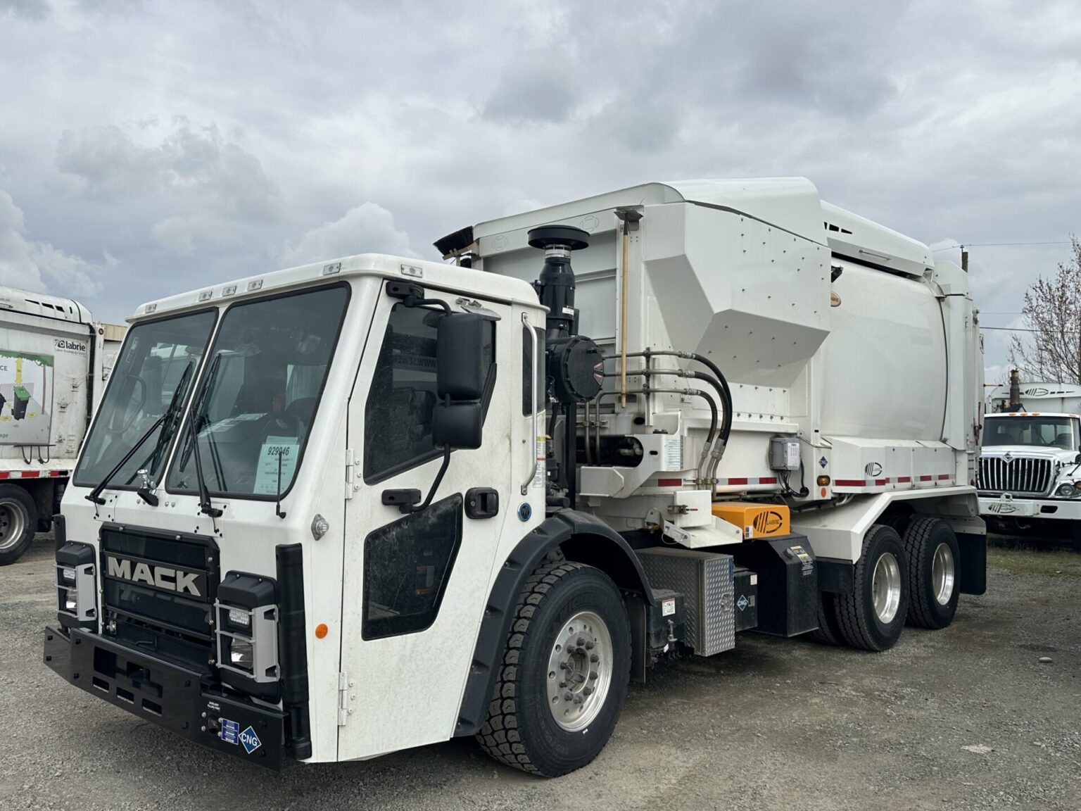 Labrie Automizer on Mack Chassis - Sold! | Heavy Duty Equipment ...