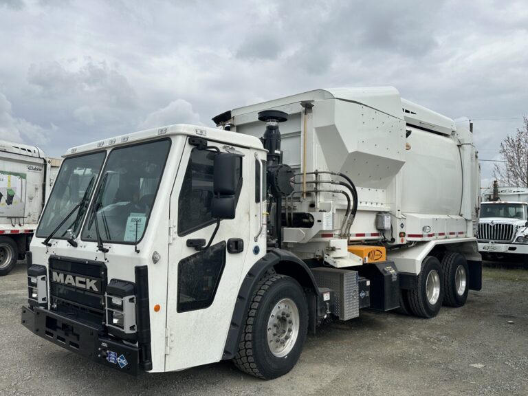 Labrie Automizer on Mack Chassis - Sold! | Heavy Duty Equipment ...