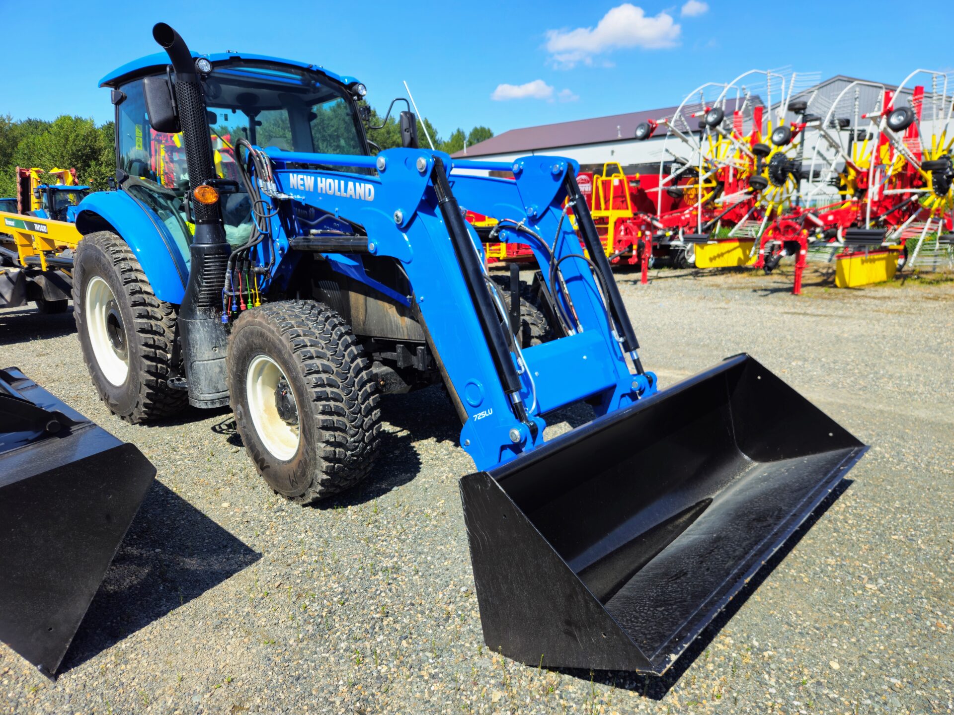 Tractors | Rollins Machinery